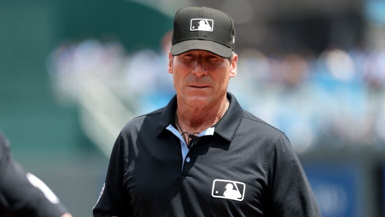 MLB umpire Ángel Hernández announces immediate retirement
