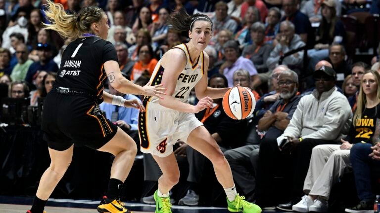 Caitlin Clark finishes with 20 points and 10 turnovers in WNBA debut