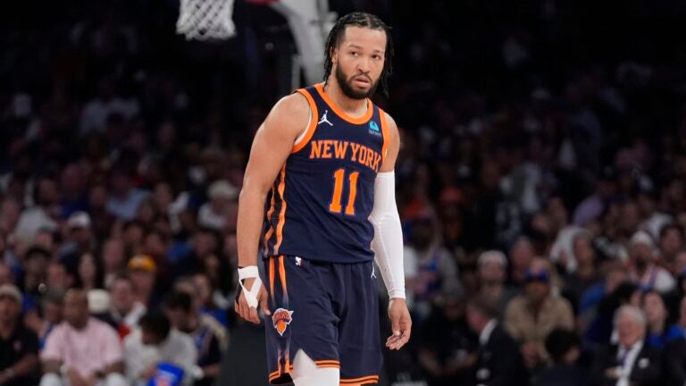 Jalen Brunson returns from foot injury, sparks Knicks past Pacers