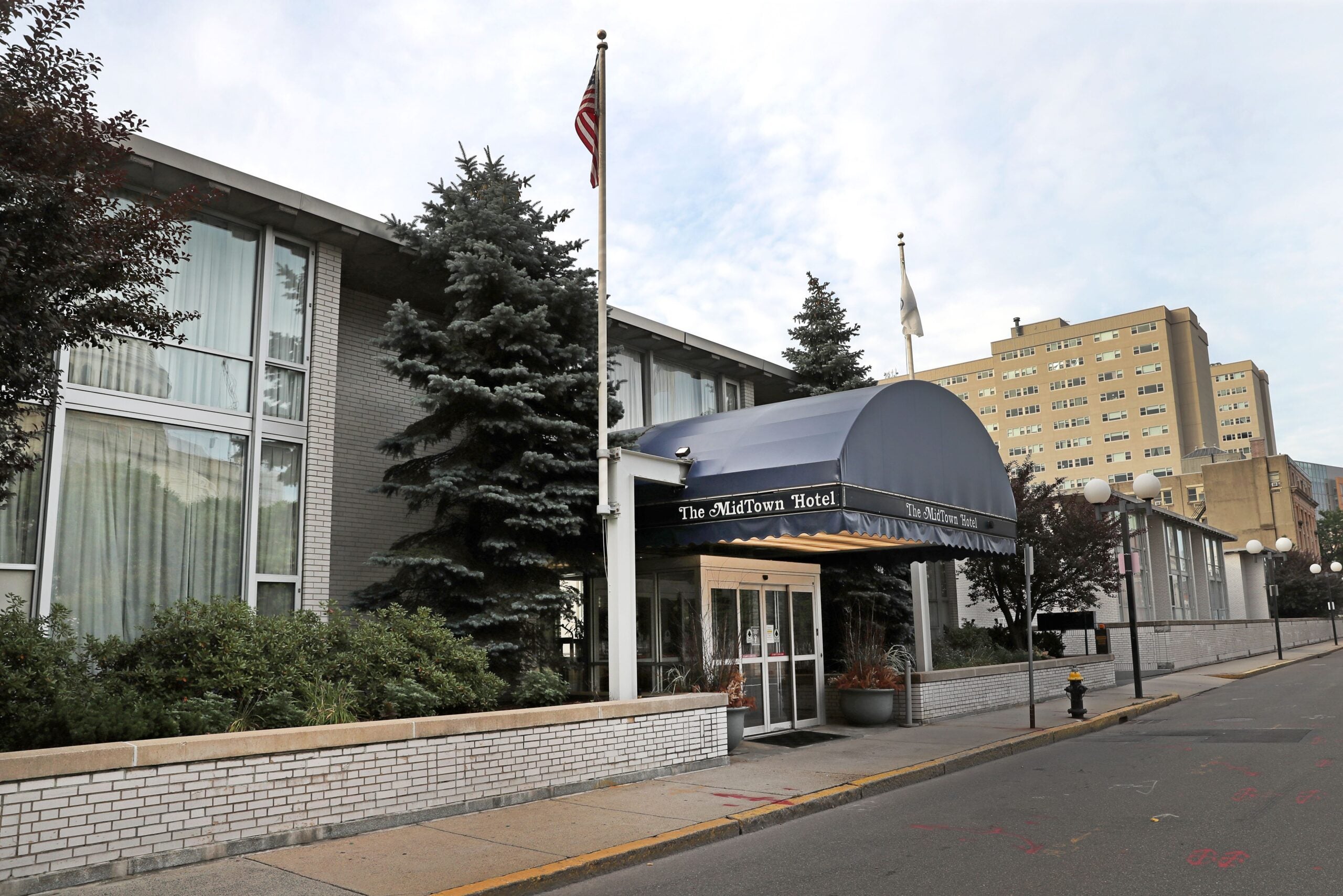 Boston-area colleges turning to hotels to house students