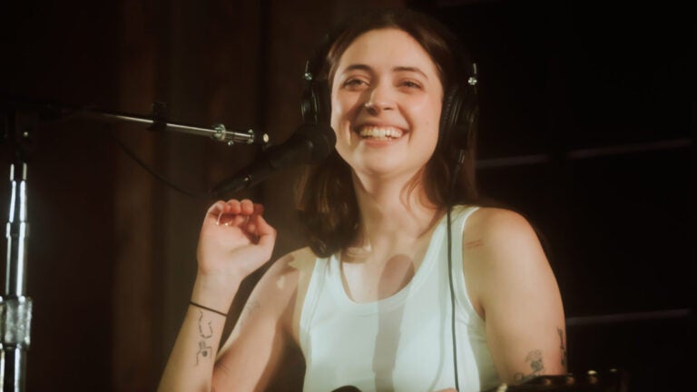 Review & setlist: Lizzy McAlpine lyrically bares it all in Boston