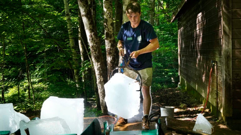 As millions sweat out the heat wave, blocks of lake ice keep these New ...