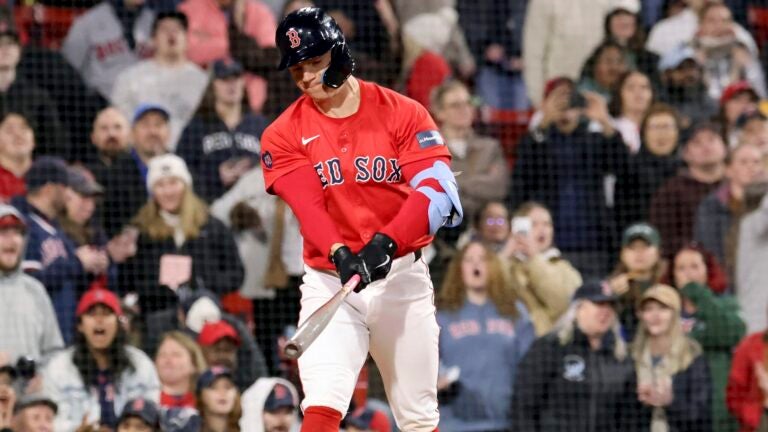 Red Sox' Tyler O’Neill exits Friday’s game with knee discomfort