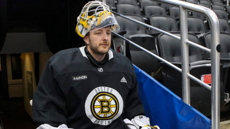 Bruins deal Linus Ullmark to Ottawa for 2024 1st-rounder, 2 players