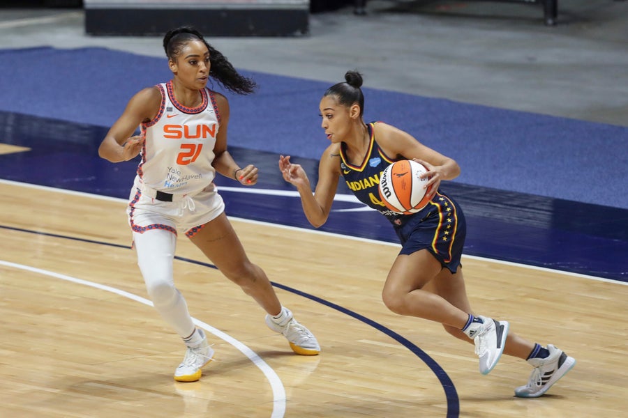 Jaylen Brown, Kysre Gondrezick arm-in-arm on ESPYs red carpet
