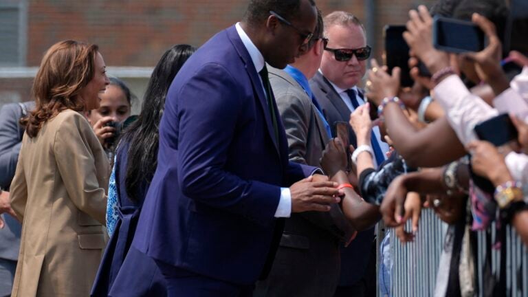 Reports: Secret Service broke into salon, used bathroom during Harris ...