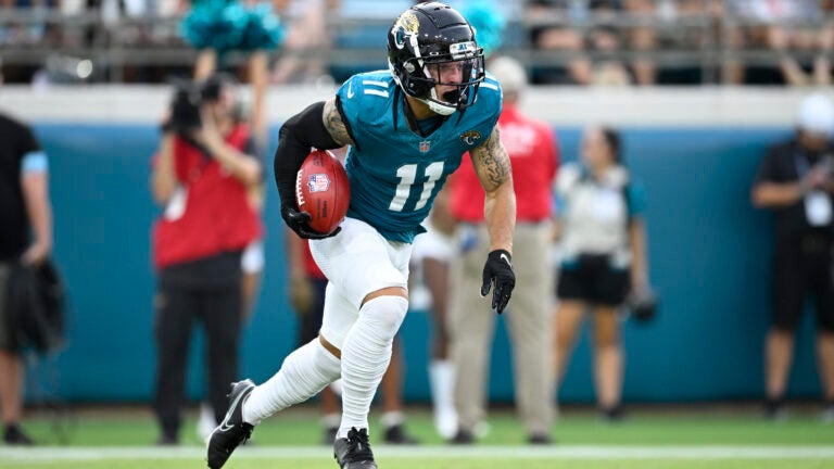 First full weekend of new NFL kickoff rule brings 2 long returns