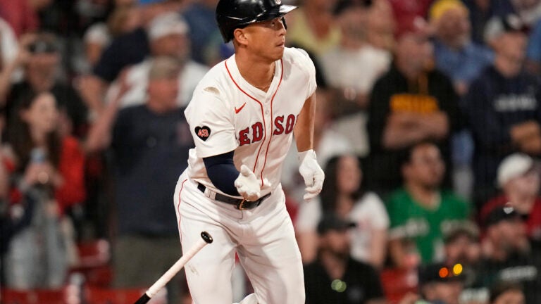 Refsnyder hits game-winning single as Red Sox beat Rangers 5-4