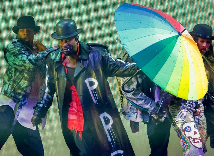 Review: Off the injured list, Usher returns to TD Garden in full force