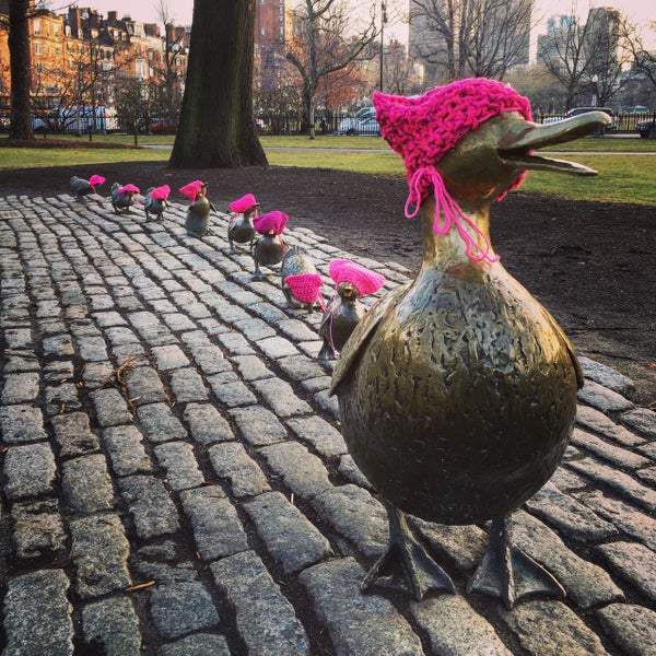 Who dresses the 'Make Way for Ducklings' ducks?