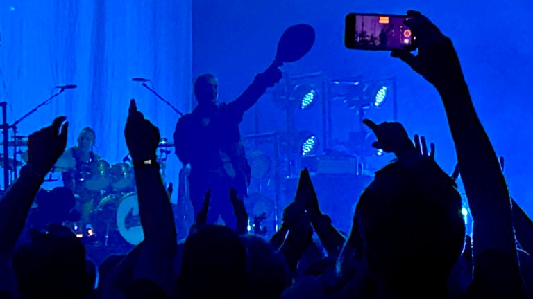 Jane's Addiction cancels its tour after concert fracas in Boston