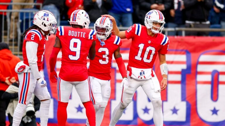 Patriots’ offense finds hope in Maye, Douglas partnership