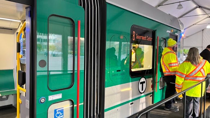 'I'm excited': Riders share thoughts on new Green Line train model at ...