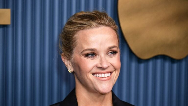 Reese Witherspoon channels 'Legally Blonde' with Harvard visit