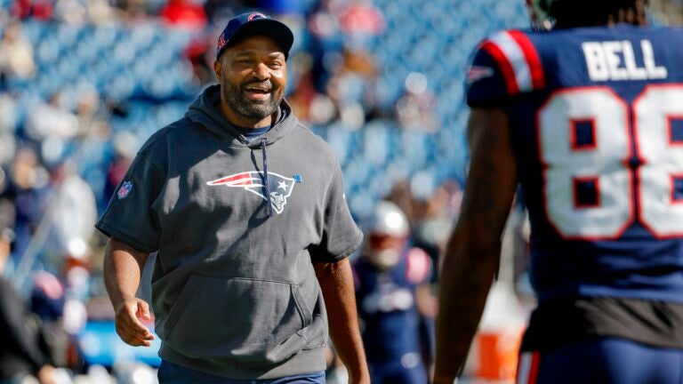 What experts are predicting for Sunday's Patriots-Titans game