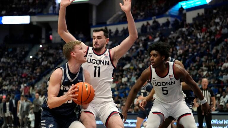 Alex Karaban has 17 points as No. 3 UConn rolls past UNH
