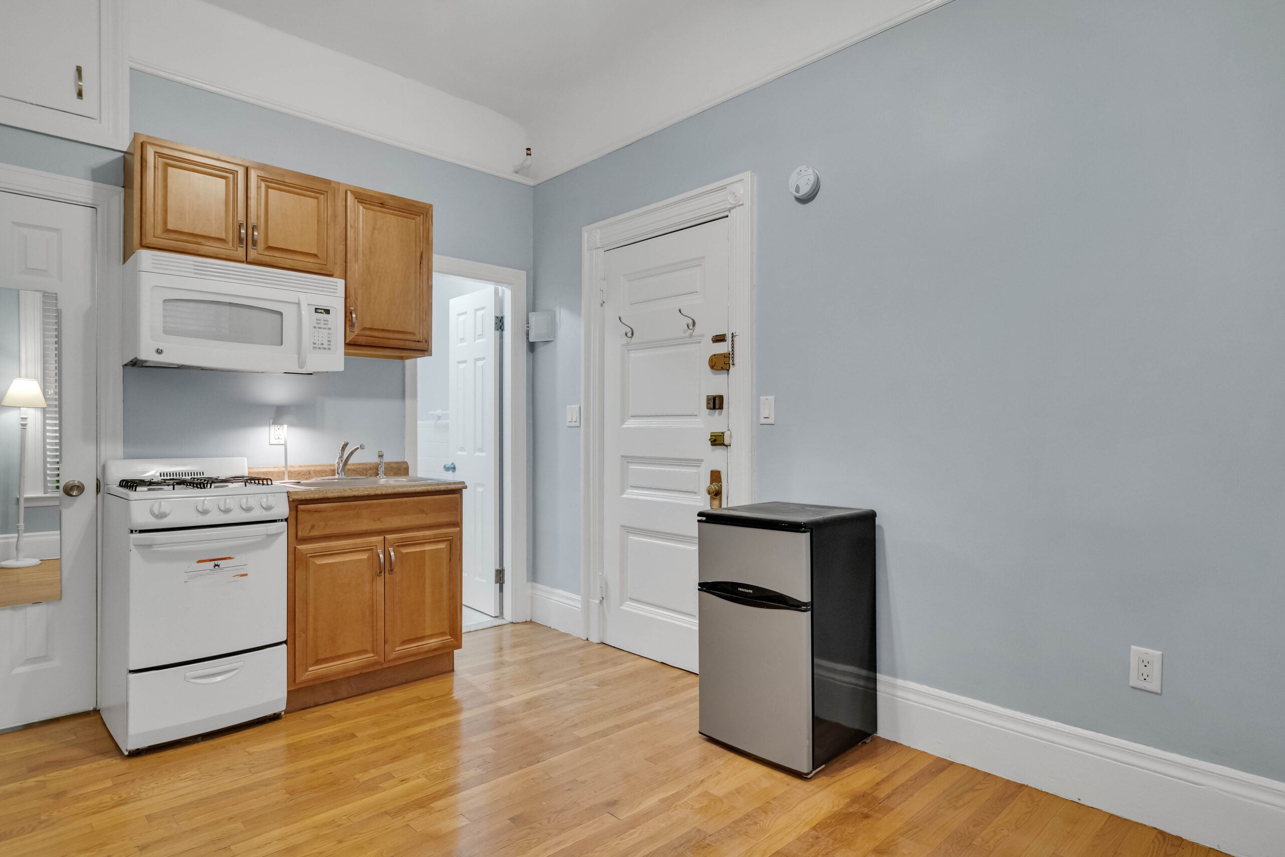 Living large in 175 square feet: This Back Bay condo wants $2,280 per ...