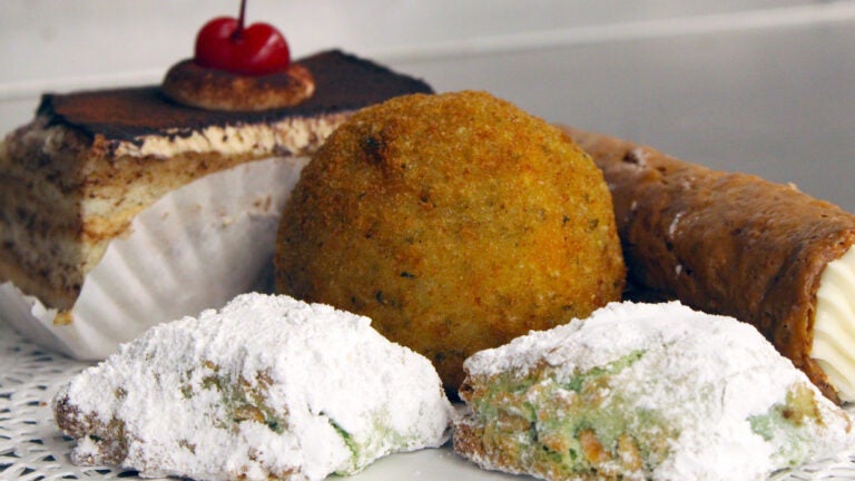 What to order at Bova's in the North End