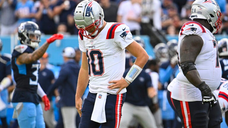 Nick Folk's 25-yard field goal in OT helps Titans edge the Pats 20-17