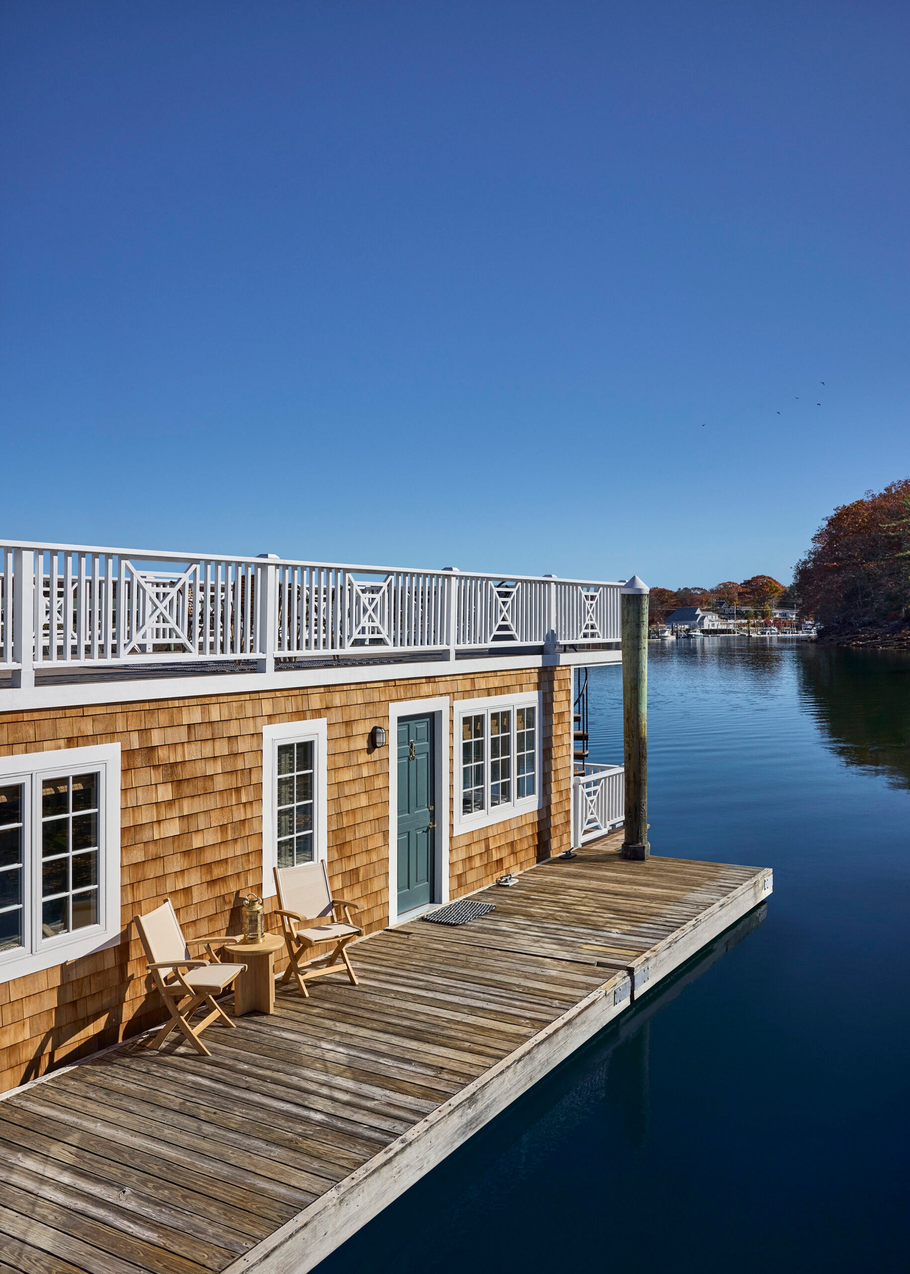 Travelers can now book this luxury houseboat in Maine