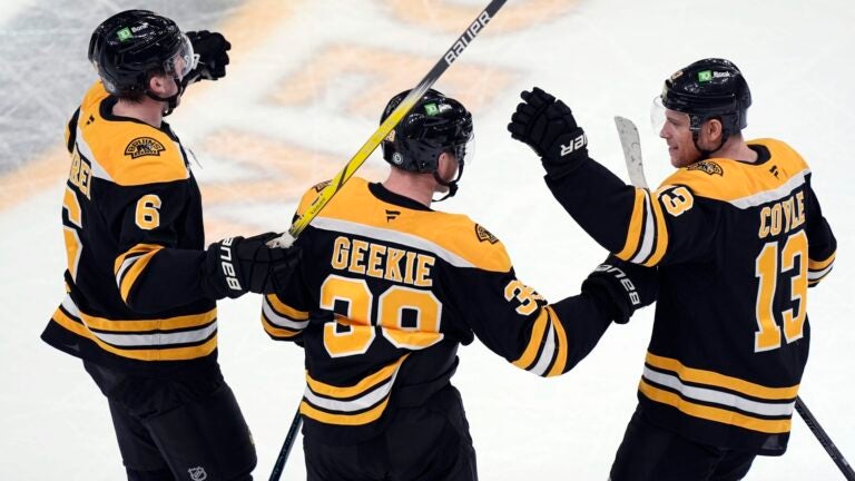 Morgan Geekie scores go-ahead goal as Bruins beat Sabres 3-1