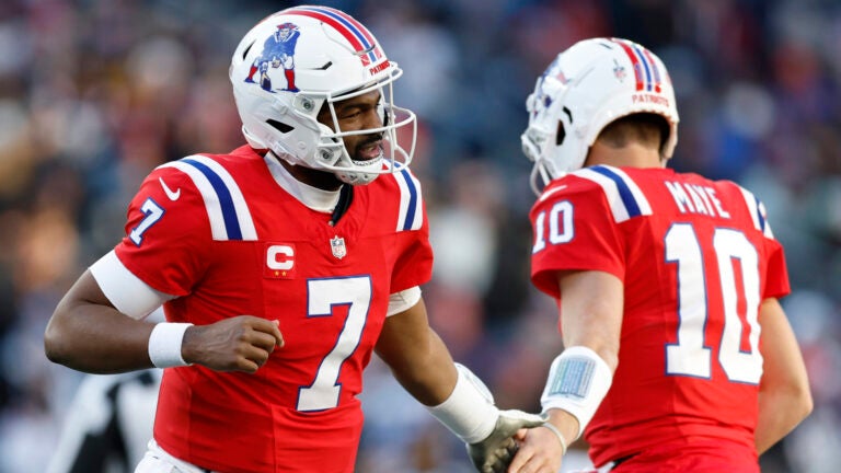 Drake Maye praises Jacoby Brissett's leadership in QB room