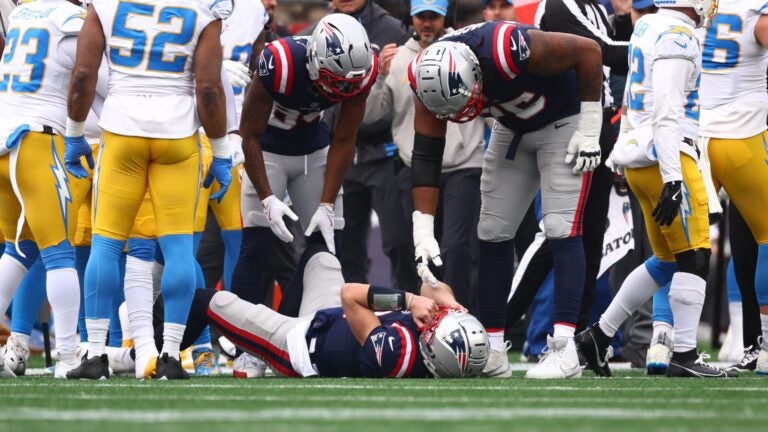 Drake Maye departs and returns to Patriots' game vs. Chargers