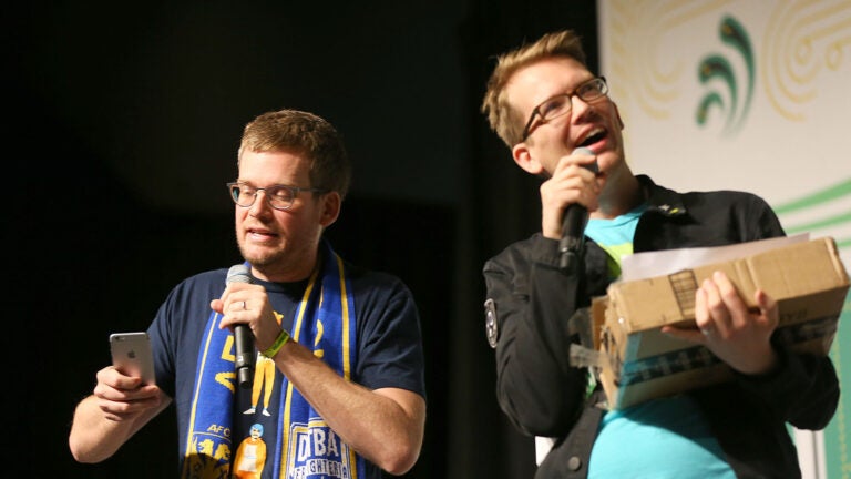 Online creator Hank Green to deliver MIT commencement speech