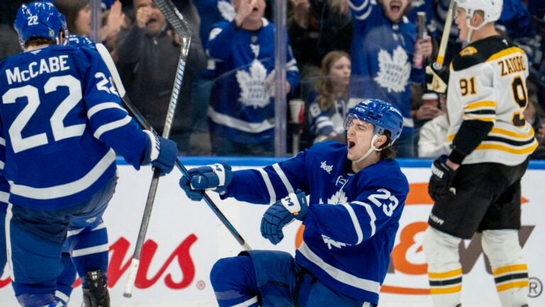 Matthew Knies helps Maple Leafs beat Bruins 6-4