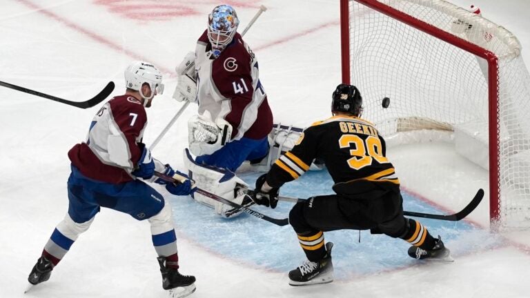 Watch: Bruins score 3 straight in 3rd period to outlast Avalanche