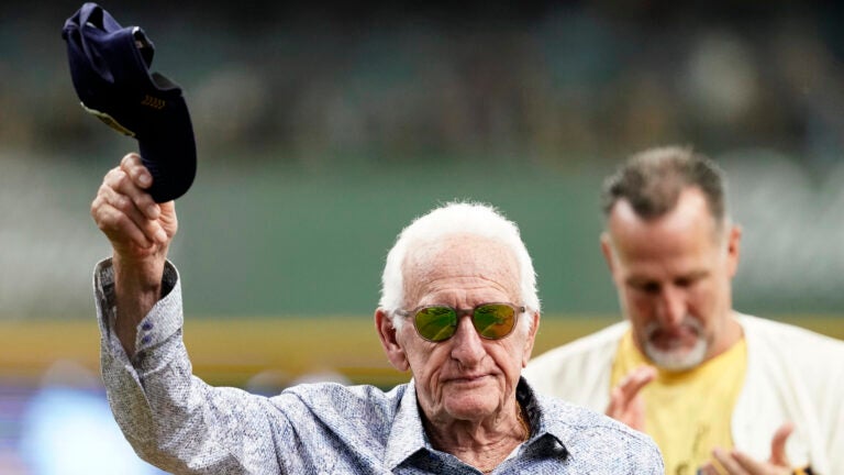 'Mr. Baseball' Bob Uecker, Brewers announcer, dies at 90