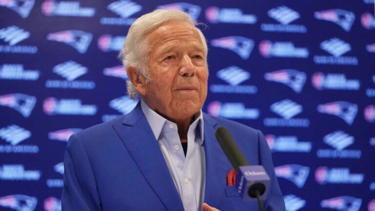 Robert Kraft took responsibility for Patriots, Jerod Mayo's failure