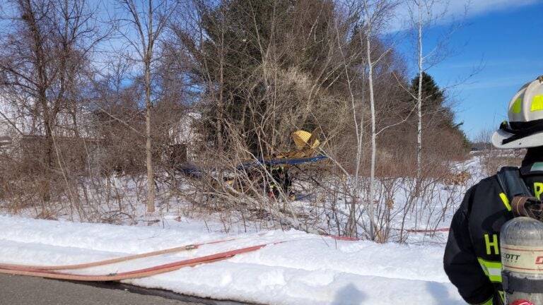 Small plane crashes in Hampton, N.H.