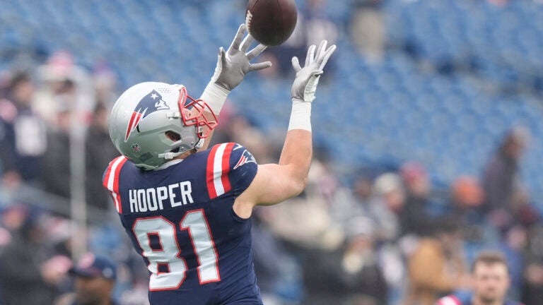 Patriots reportedly re-sign tight end Austin Hooper to 1-year deal