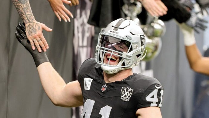 Patriots reportedly sign LB Robert Spillane to 3-year contract