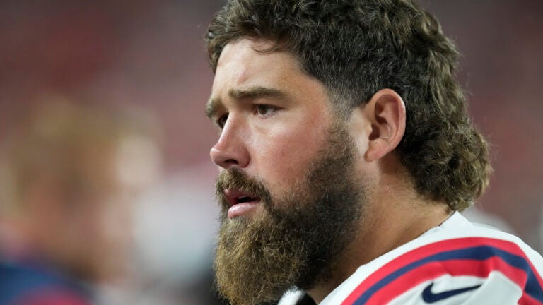 Patriots release longtime center David Andrews