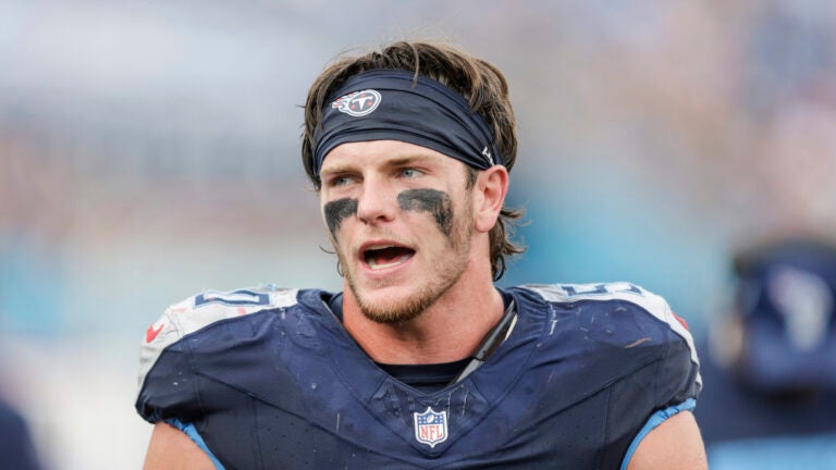 Patriots sign another linebacker with ties to Mike Vrabel