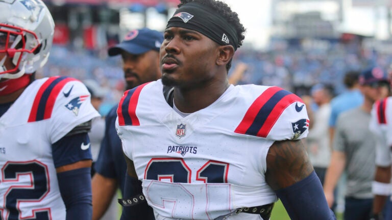 Report: Longtime Patriots Jones, Wise sign with Commanders