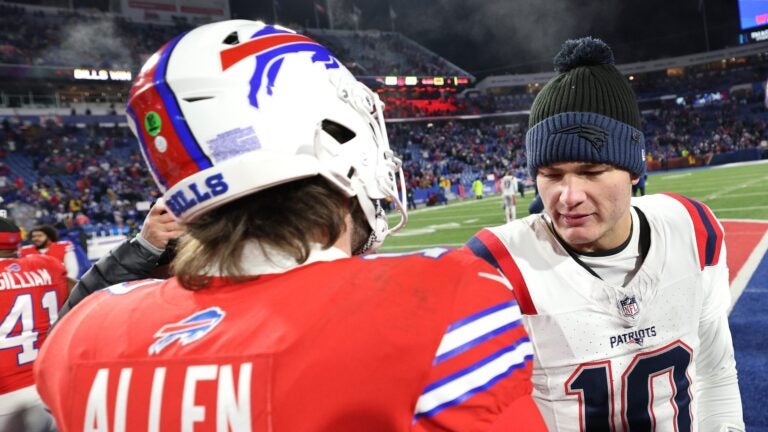 How new Patriot Mack Hollins compared Drake Maye to Josh Allen