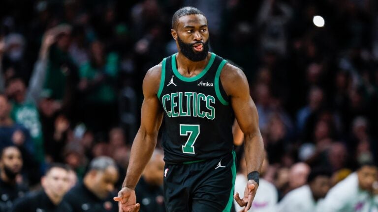 Kristaps Porzingis urges Jaylen Brown to rest his injured knee