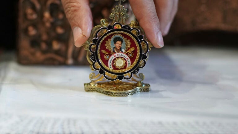 You shouldn't buy a piece of a saint. Catholic Church denounces online ...