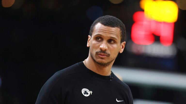 Mazzulla explains viral moment of yelling at injured Jayson Tatum