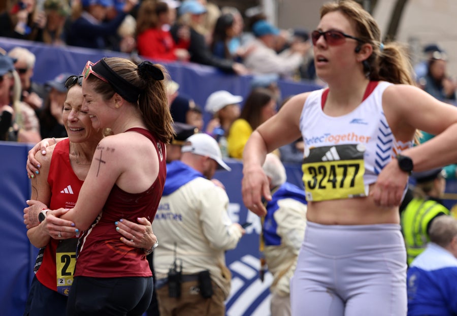Boston Marathon 2025 photos show glory and heartbreak