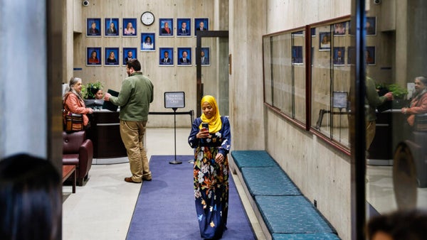 Fernandes Anderson returns to work; resignation timeline unclear