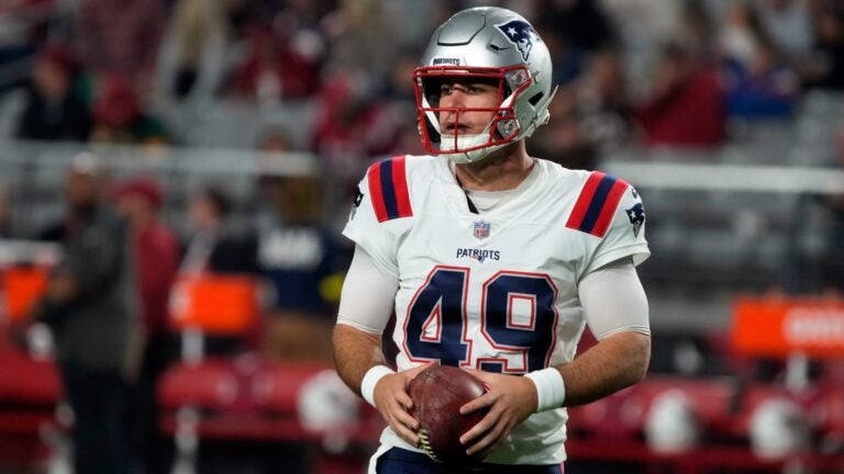 Former Patriots LS Joe Cardona signs with AFC East rival