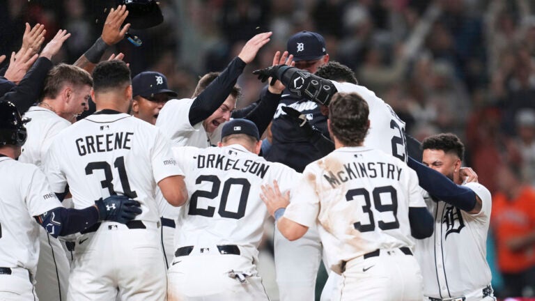 Red Sox fall to Tigers on a Javier Baez walk-off home run in 11th