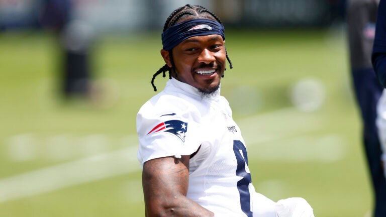 Rapoport: Patriots don’t intend to release Diggs after viral video