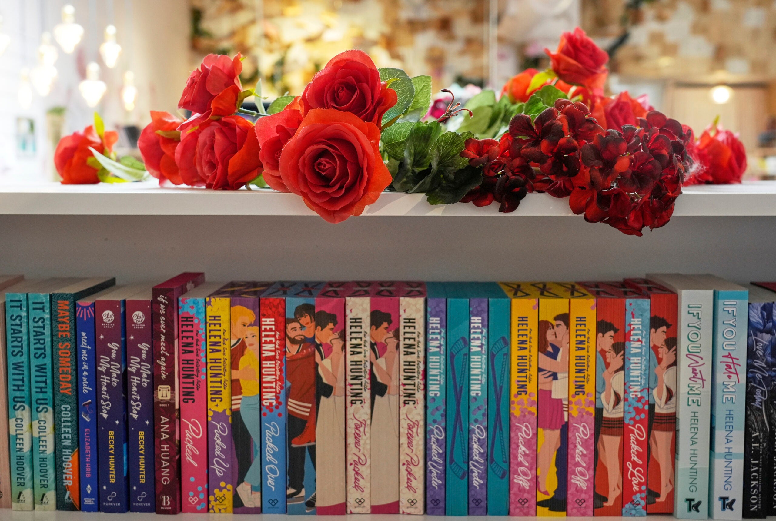Fans say new romance bookstores and online groups are giving the genre ...