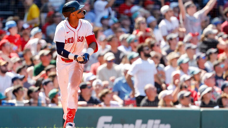 Red Sox win 10th straight, sweep Rays