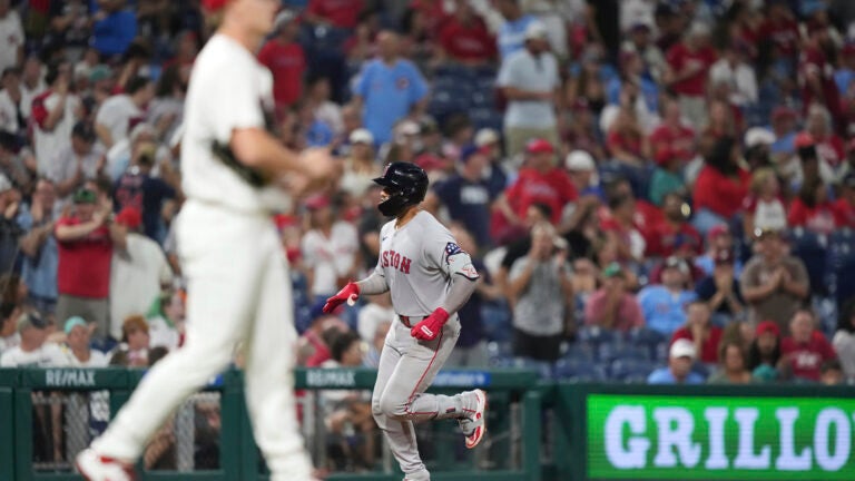 Carlos Narváez's home run lifts Red Sox over Phillies 9-8